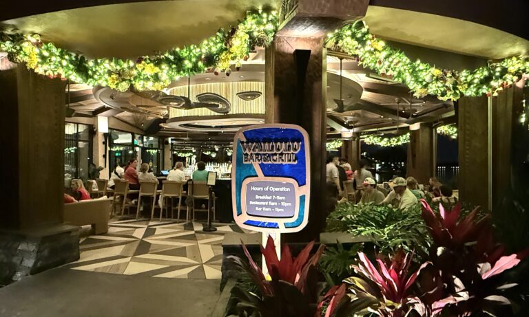 Wailulu Bar and Grill at Disney’s Polynesian Resort Island Tower ...